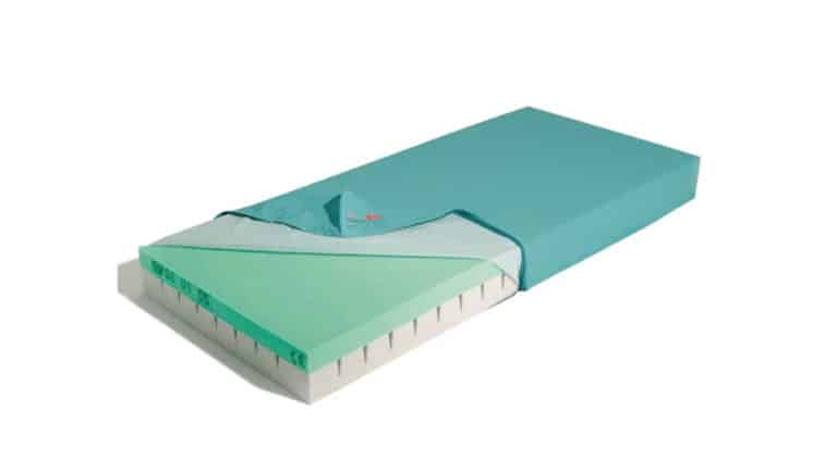 Quel matelas anti-escarre choisir pour une personne âgée